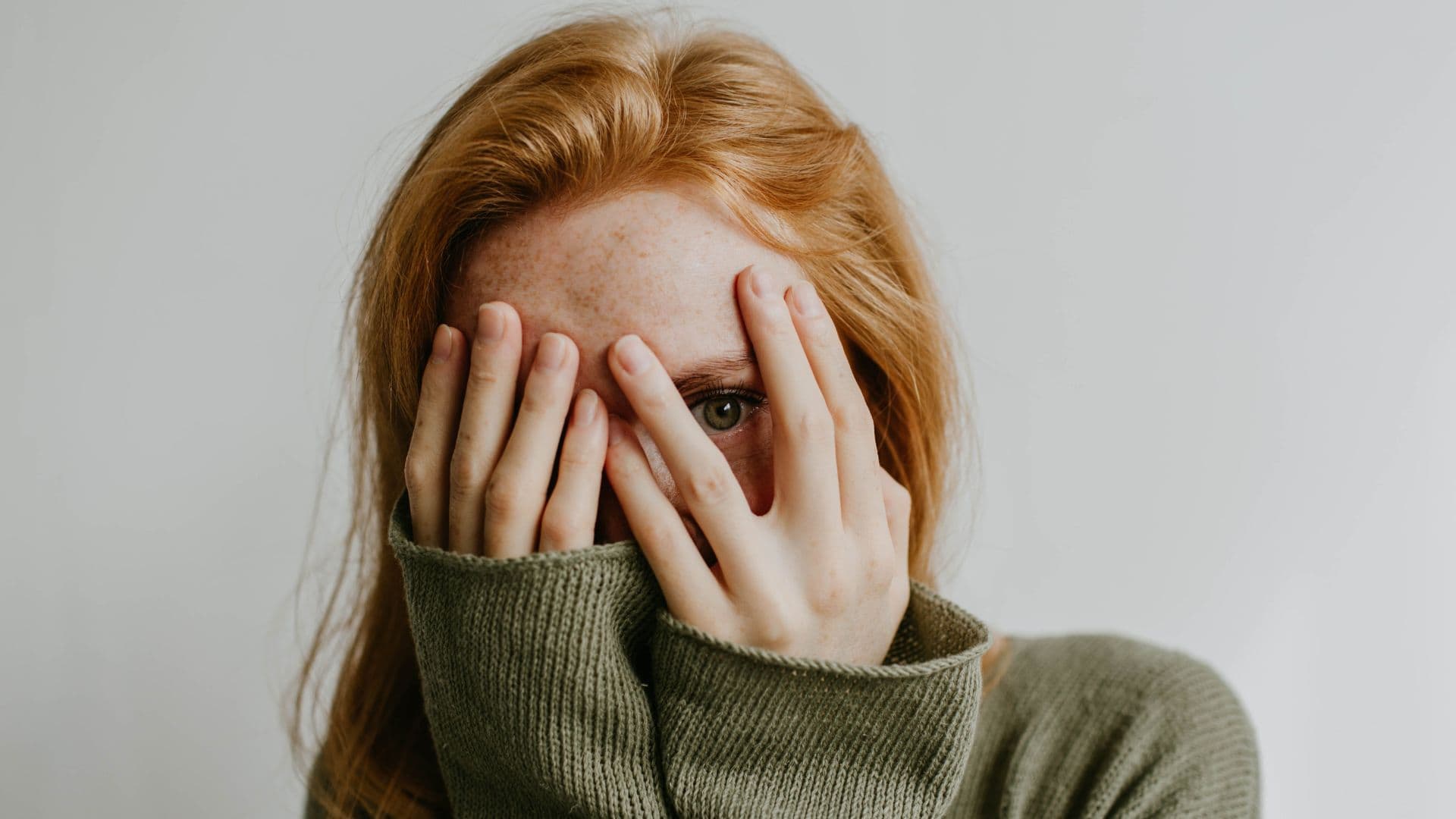 Man wonders if his girlfriend is a snob after she's embarrassed to be ...