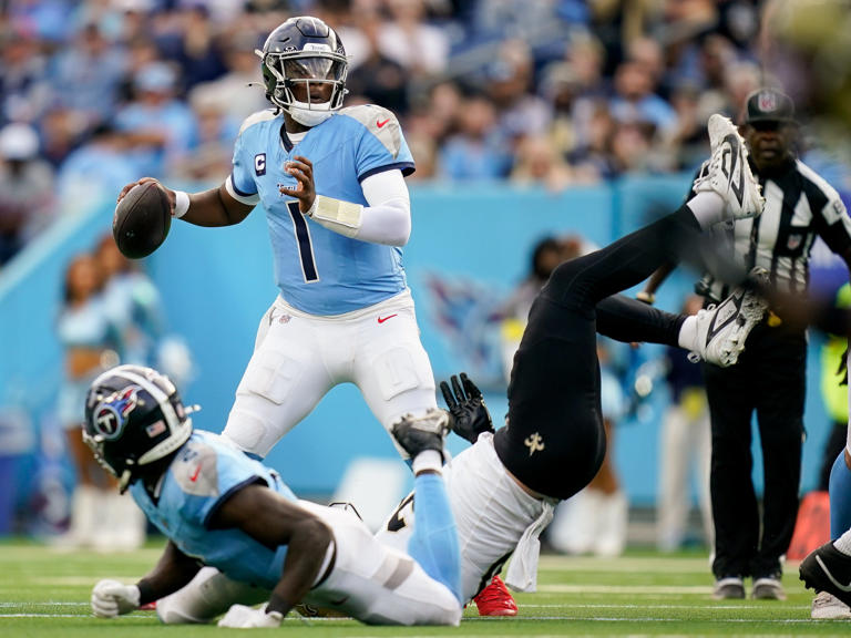 Cam Ward injury update: Tennessee Titans rookie QB heads to locker room