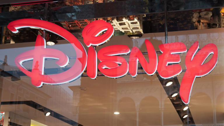 How much would you have today if you invested $10,000 in Disney 10 ...