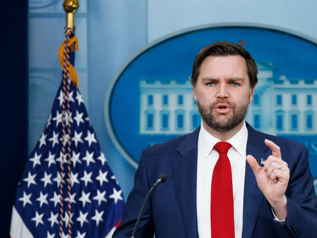 „Máme snad jen nečinně přihlížet, jak komunisté kradou naše věci v naší ...