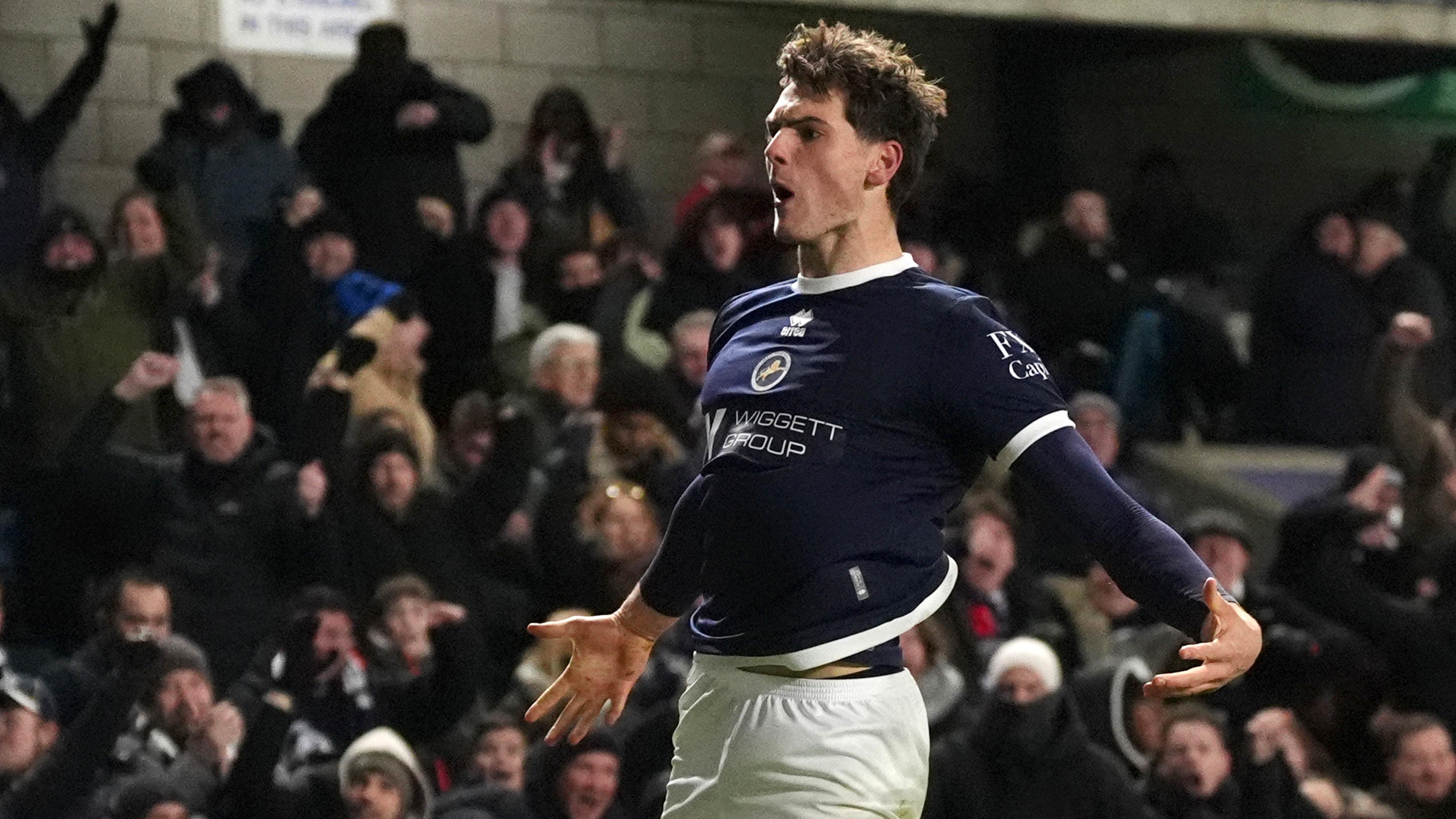 Millwall leave it late to beat Swansea and boost promotion bid