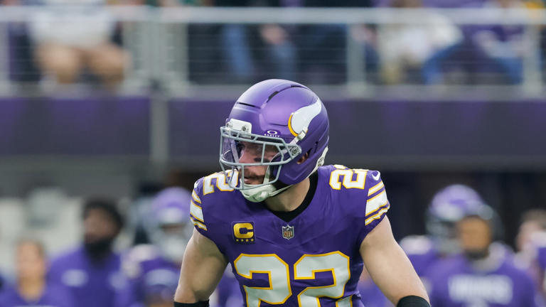 Vikings finish season 9-8 with win over Packers' backups