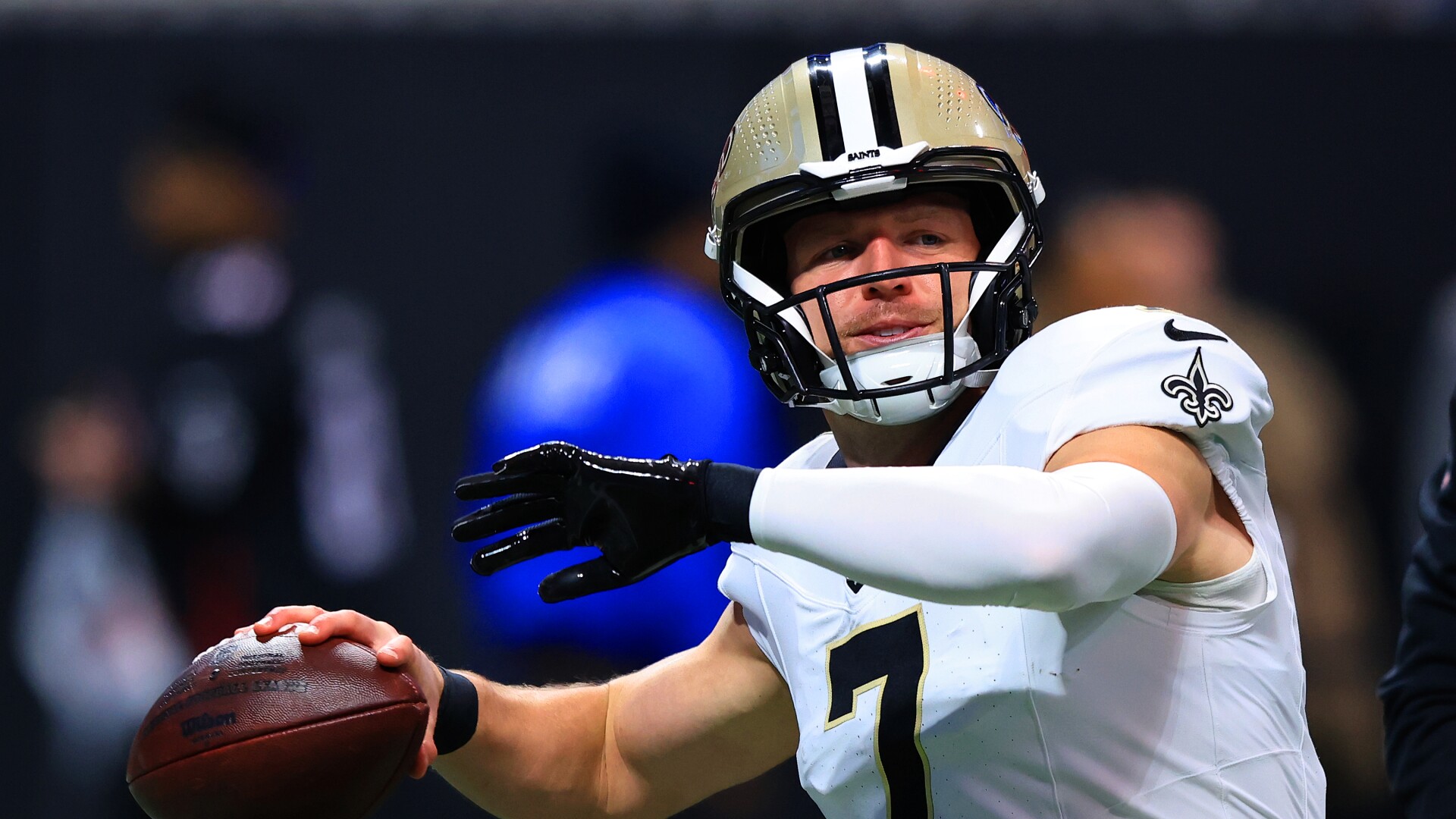Taysom Hill to locker room with Saints down 13-10