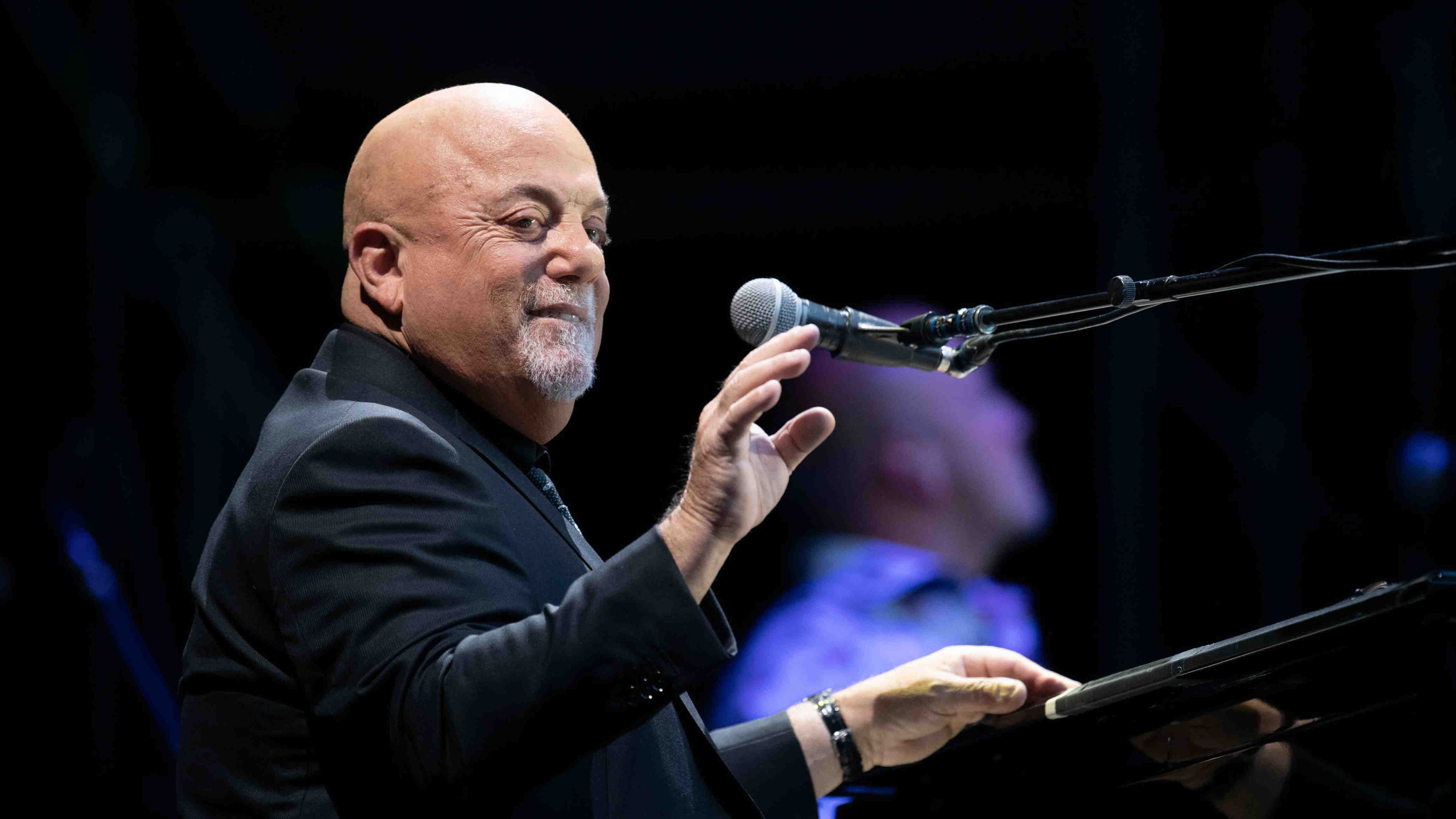 Video: Billy Joel tritt erstmals seit Hirnerkrankungs-Diagnose auf
