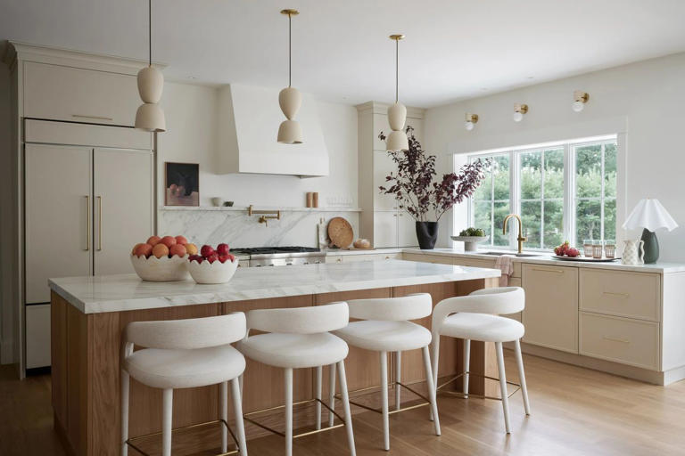 How to clean your whole kitchen with rubbing alcohol, from faucets to ...