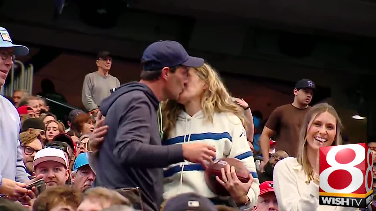 Riley Leonard's family celebrates his first touchdown