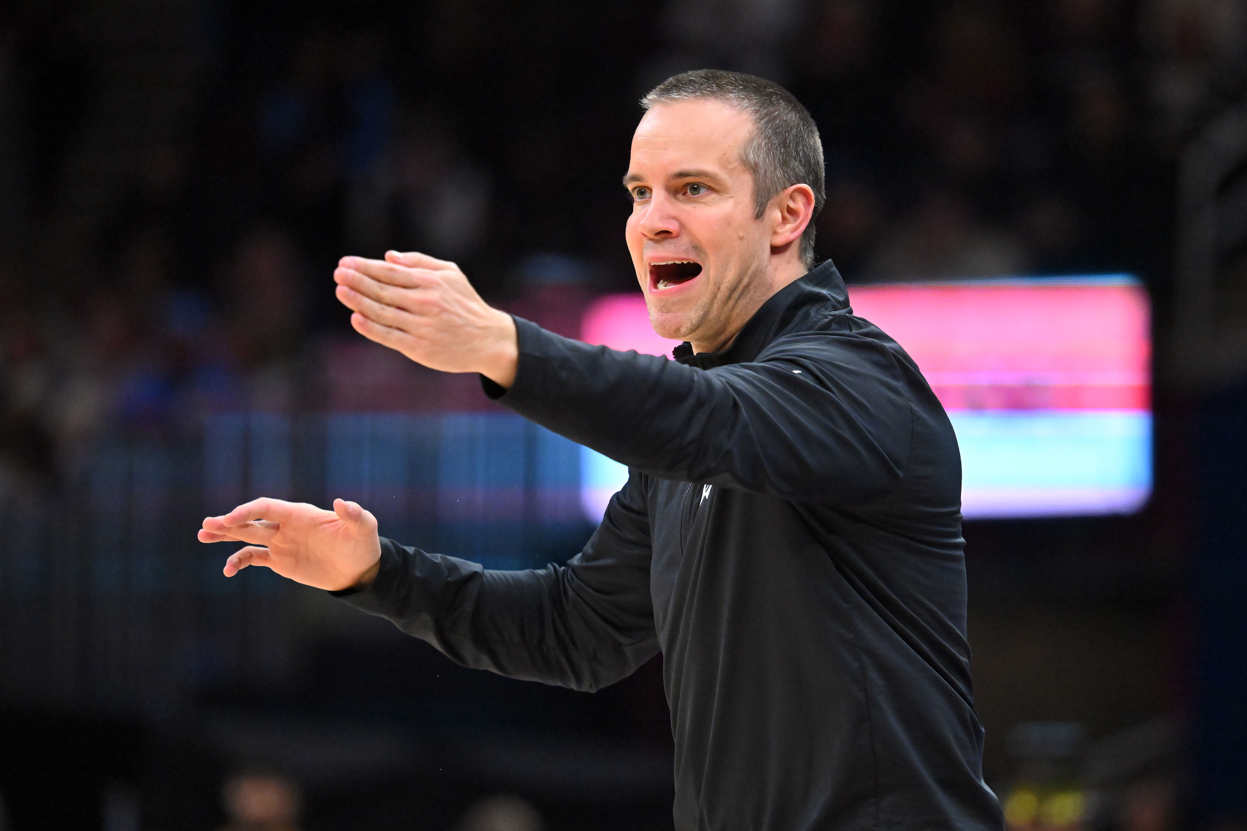 How do the Phoenix Suns handle difficult situations?