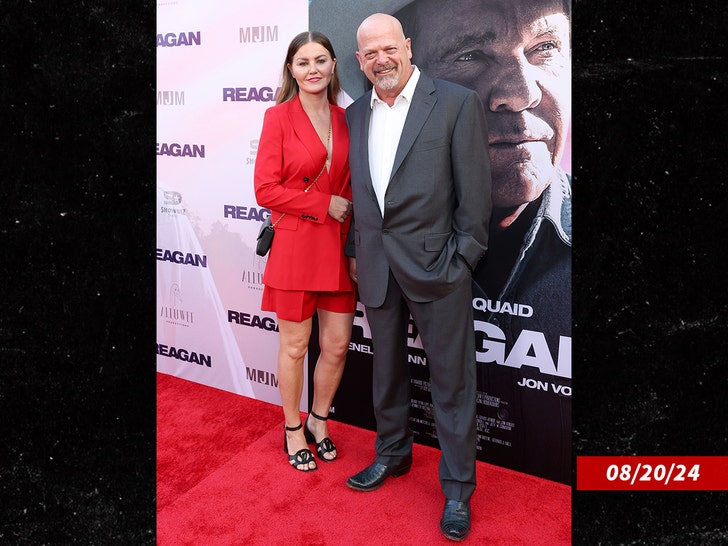 'Pawn Stars' Rick Harrison marries Angie Polushkin in Elvis-officiated ...