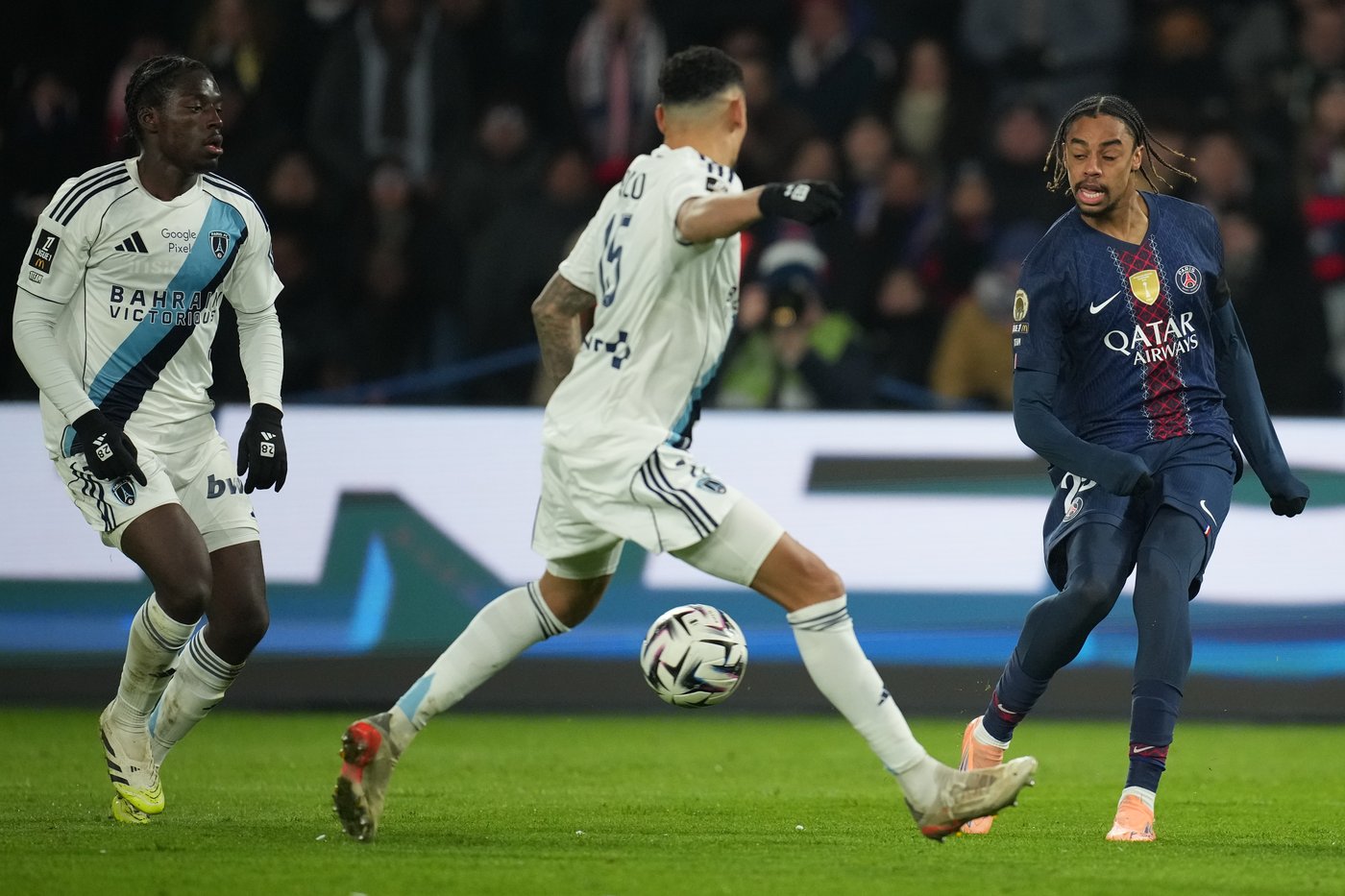 PSG beats PFC 2-1 in Paris derby after Marseille loses at home