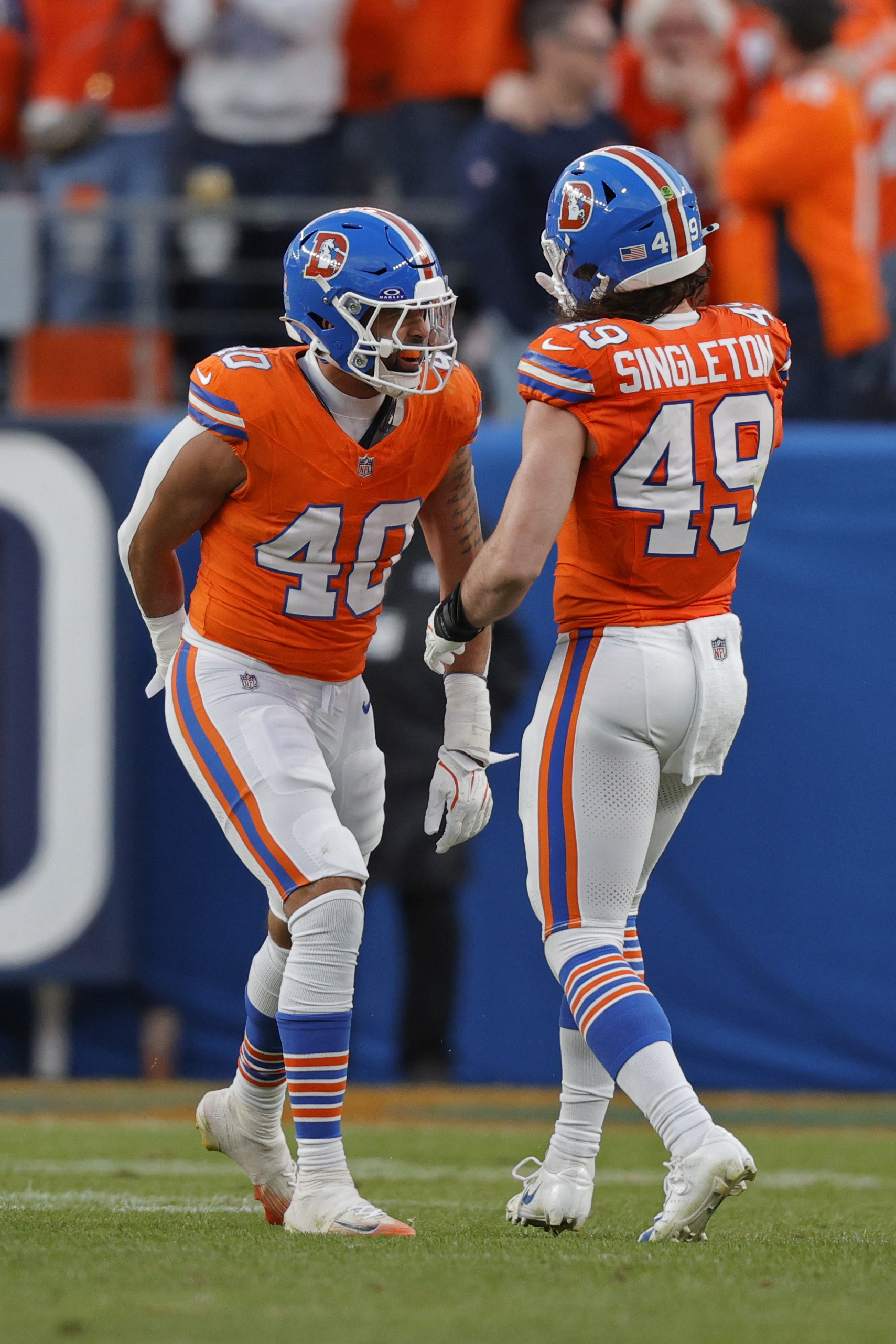 Broncos stay vanilla on offense; defense dominates in win over Chargers