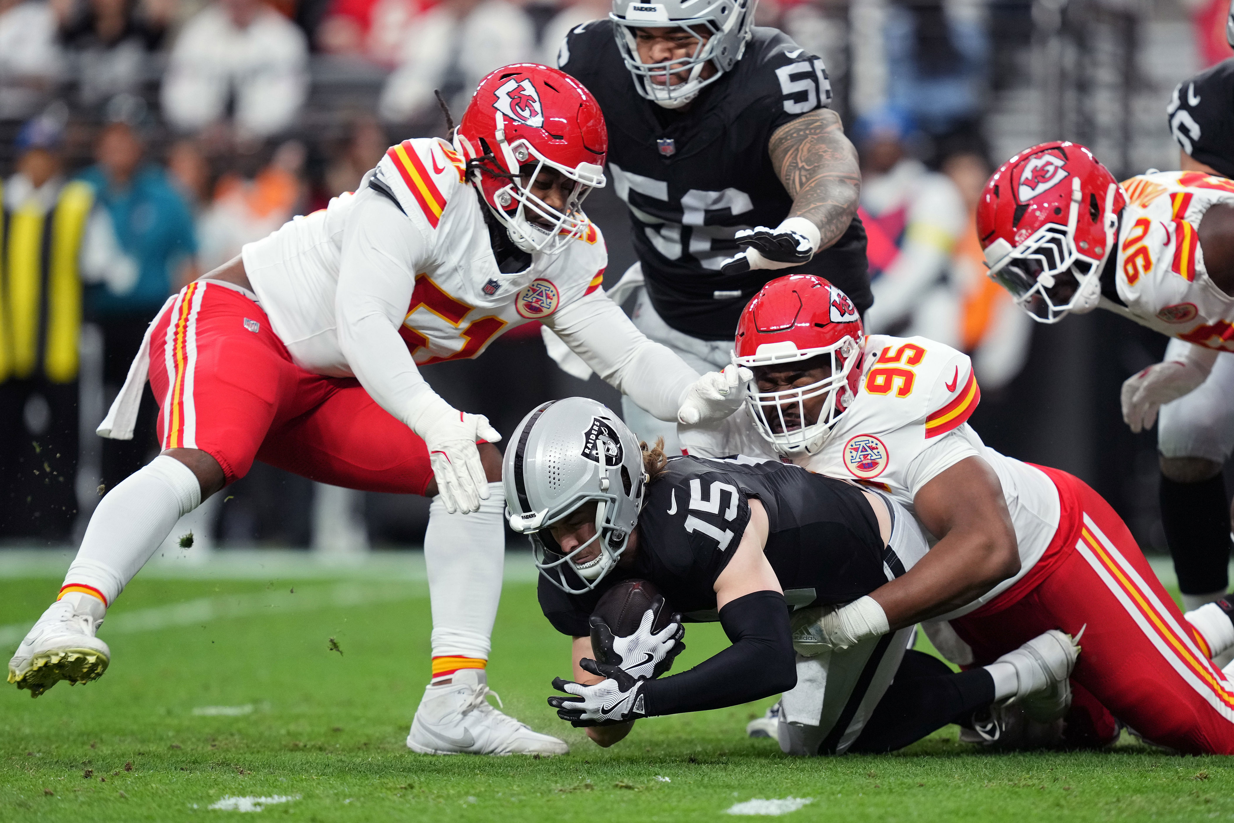 Final score: Raiders defeat Chiefs 14-12 in NFL Week 18