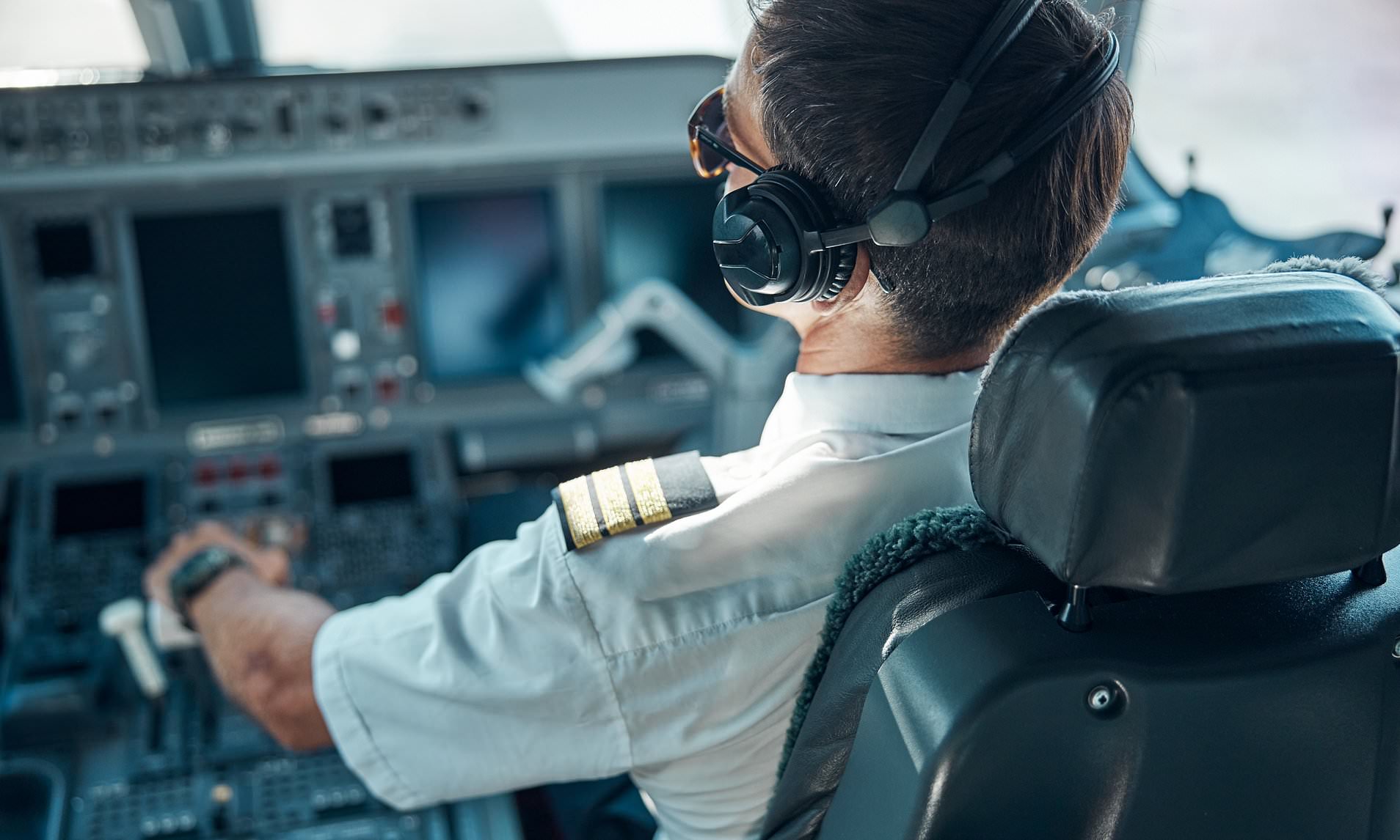 Payslip reveals 'insane' amount pilots get paid per month