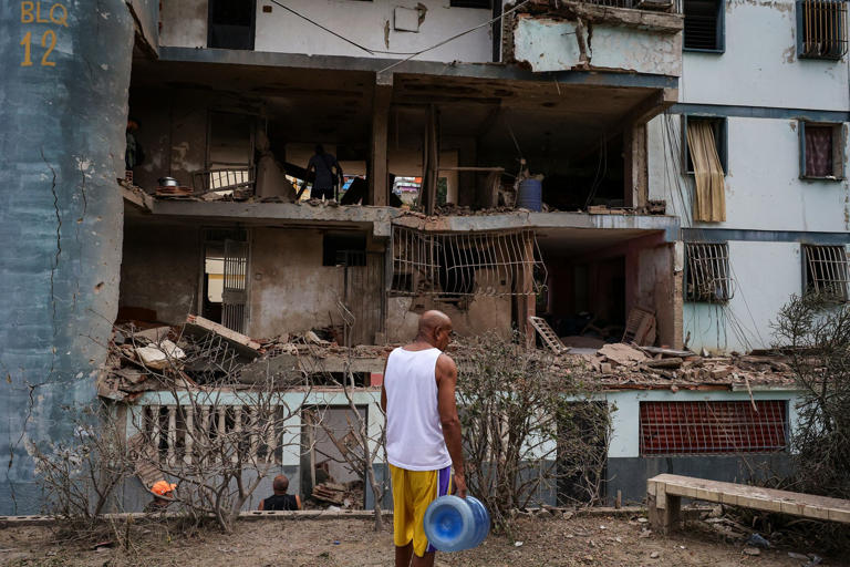 Venezuela latest: Trump threatens Colombia with military action