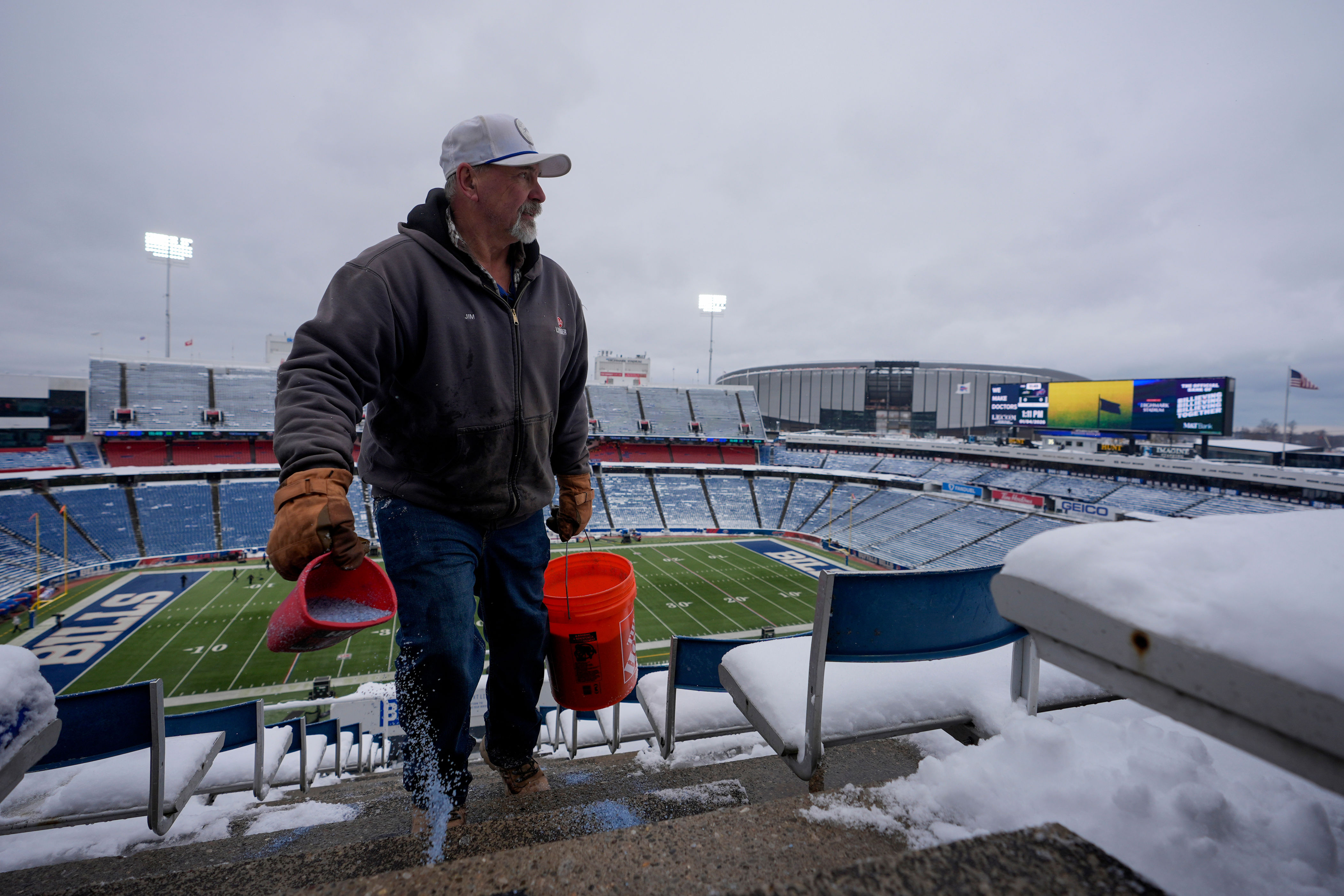 Bills fans brave snow, cold to celebrate final regular-season game at ...