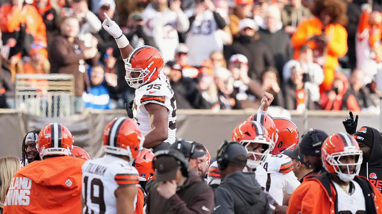 Myles Garrett takes down Joe Burrow to break NFL single-season sack record