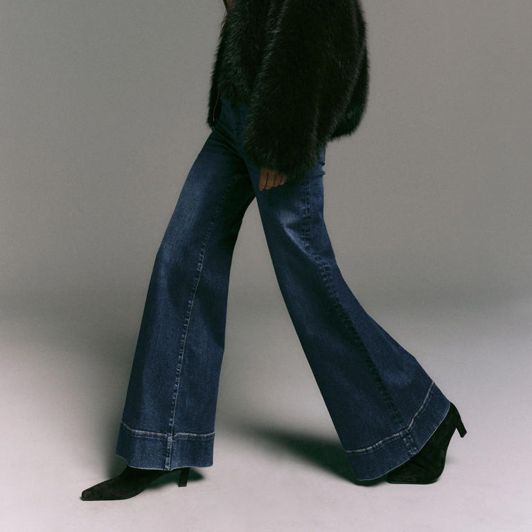 Jennifer Lopez's flared denim is making me forget about my favourite ...