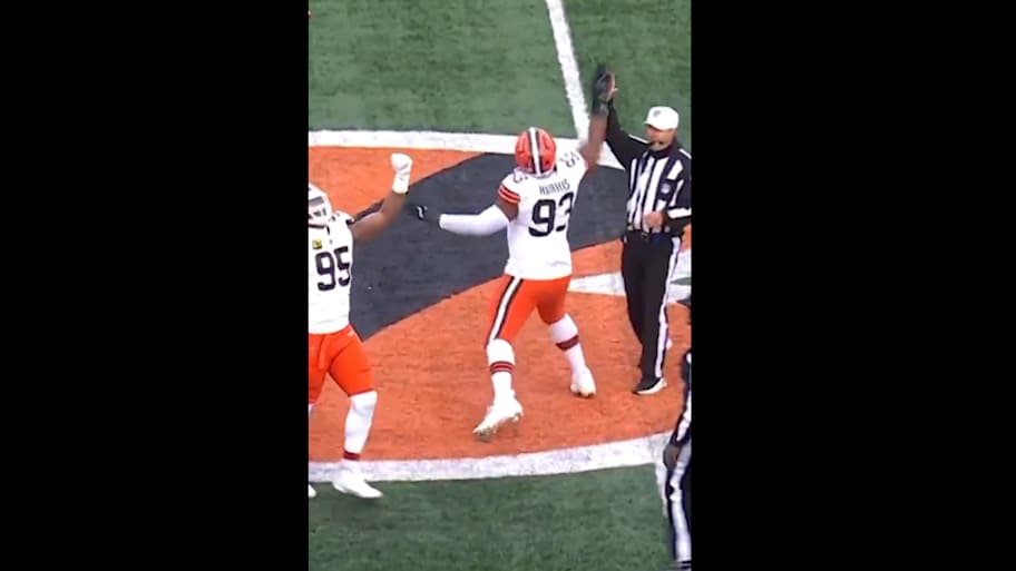 New video shows Browns DT high-fiving ref after Myles Garrett broke ...