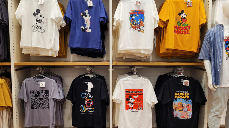 Avoid This Common Clothing Mistake At Disney Parks To Save Money ...