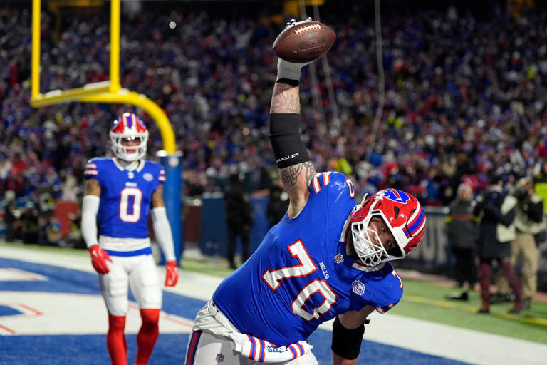 Bills fans brave snow, cold to celebrate final regular-season game at ...