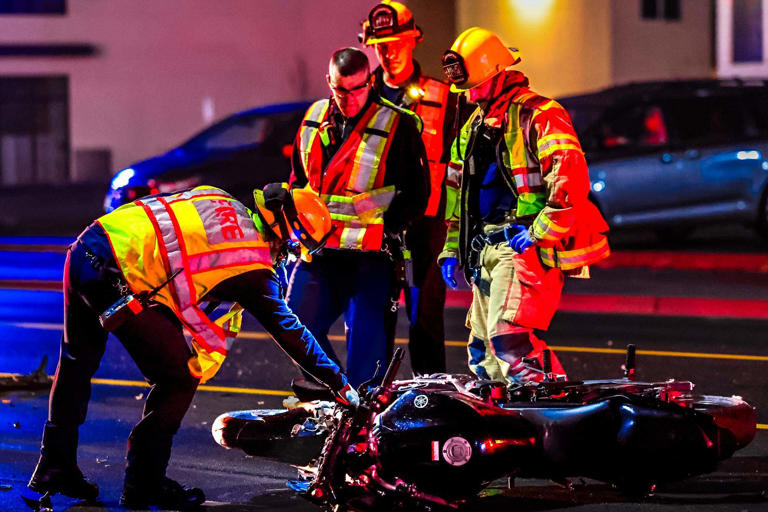 Motorcycle driver seriously hurt in crash on Clearwater Ave. in Kennewick