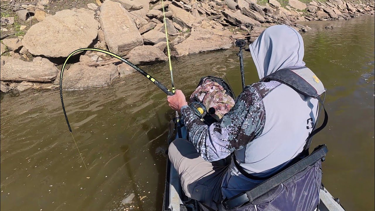 Overnight kayak fishing: Catch and cook monsters!