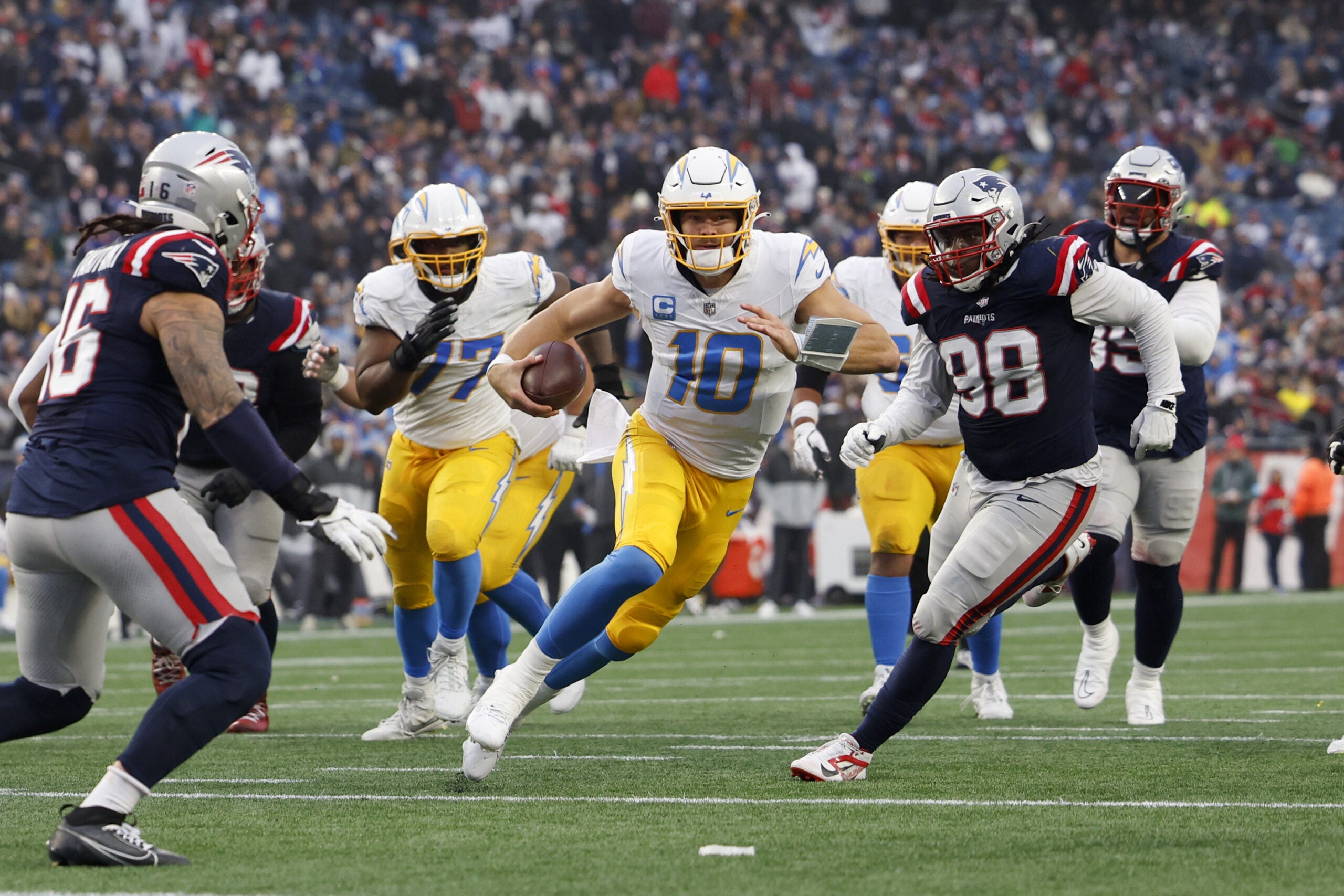 4 things to know about Patriots’ wild-card playoff foe Chargers