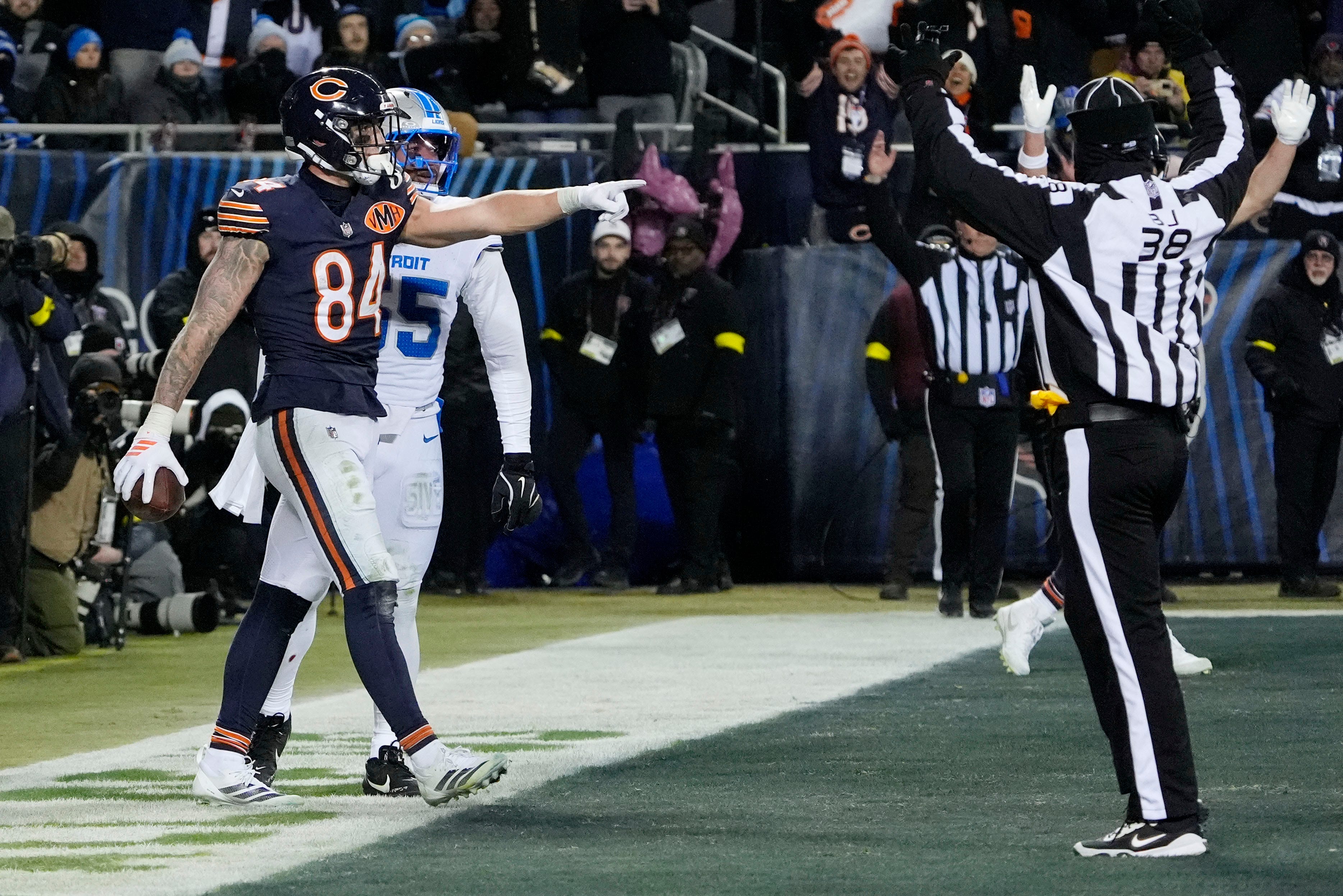 Ben Johnson raves about Colston Loveland's impact on Bears offense