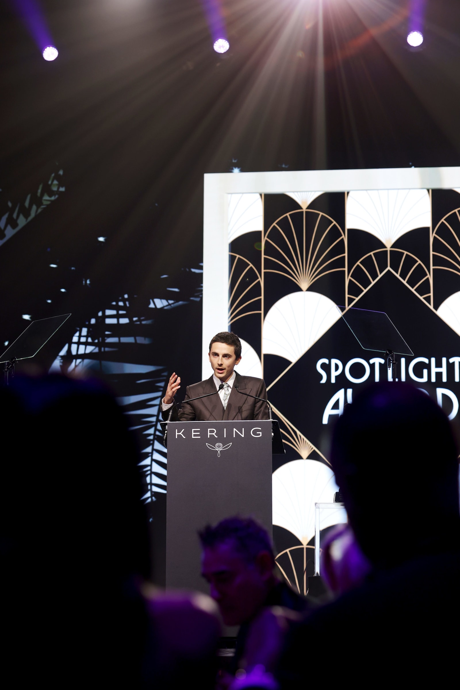 カイリー・ジェンナー、ティモシー・シャラメの最新作『マーティ・スプリーム』にちなんだドレスアップ姿を披露