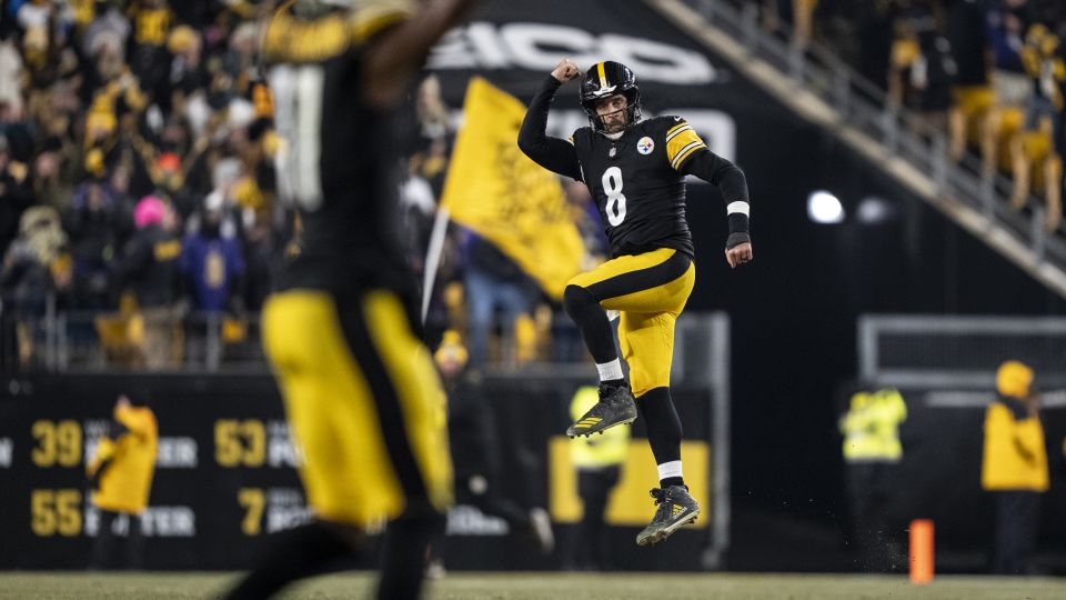 Pittsburgh Steelers win AFC North, beating Ravens 26-24 after Baltimore ...