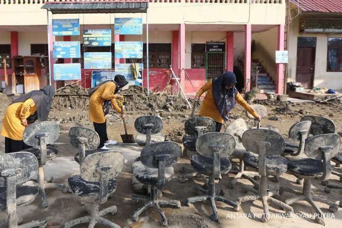 Mendikdasmen kirim 17.073 papan interaktif digital ke sekolah kawasan ...