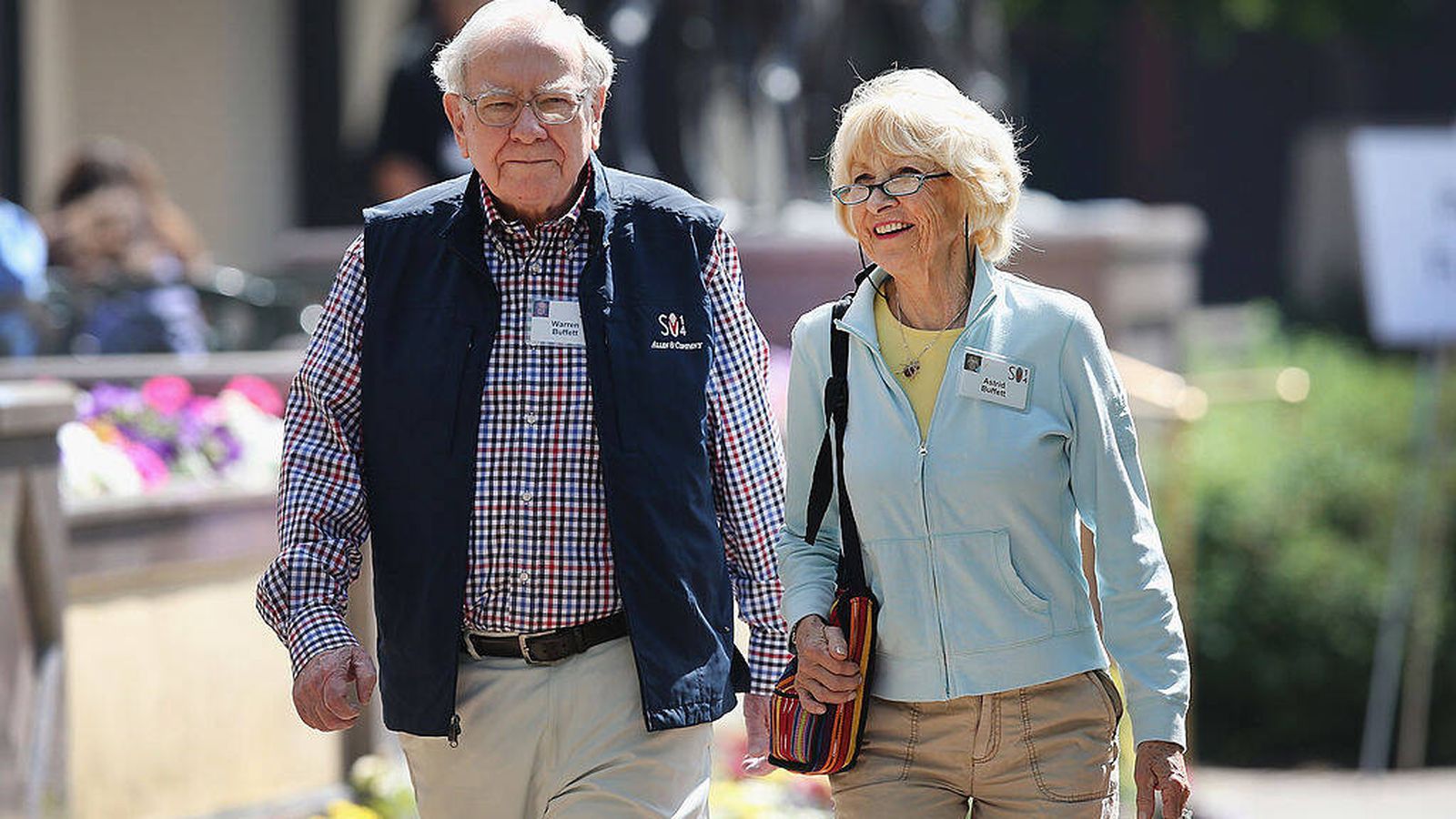 Warren, Susie y Astrid, el sorprendente triángulo amoroso tras el éxito ...
