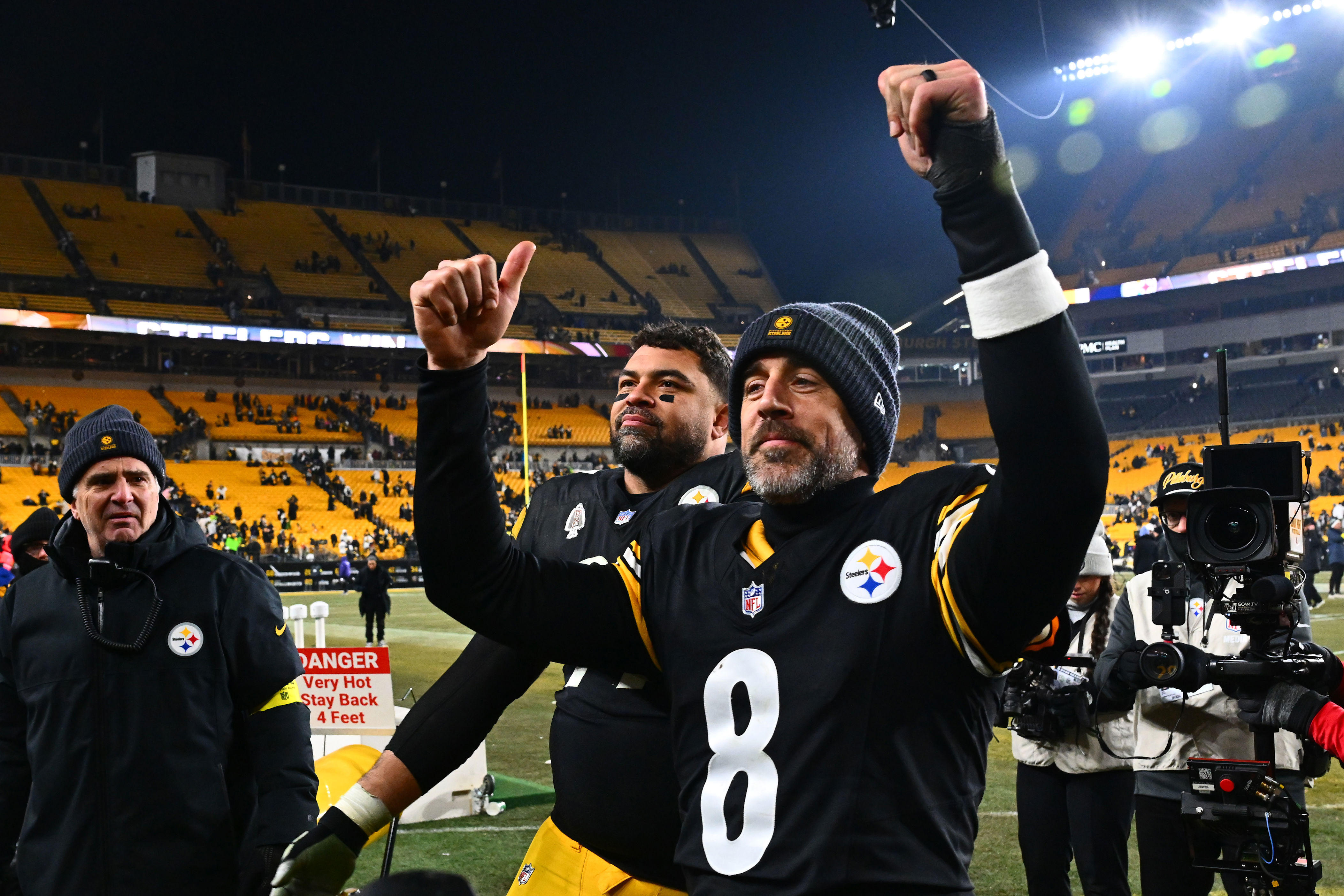 Steelers survive wild fourth quarter, clinch AFC North