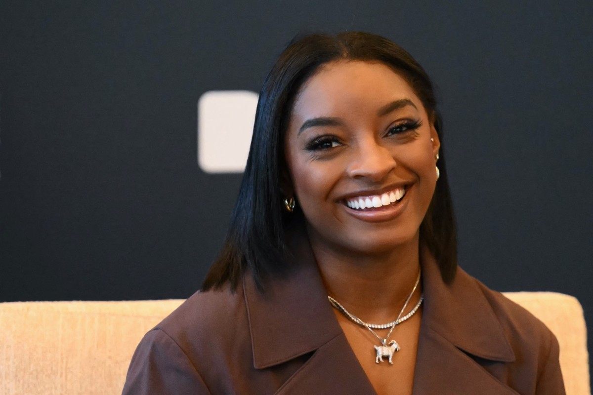 First lady of Chicago Simone Biles stuns in her best NFL gameday outfit ...