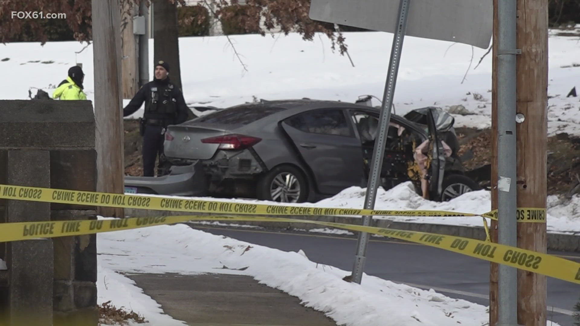 2 people dead after stolen car crashes into tree in New Haven: State police