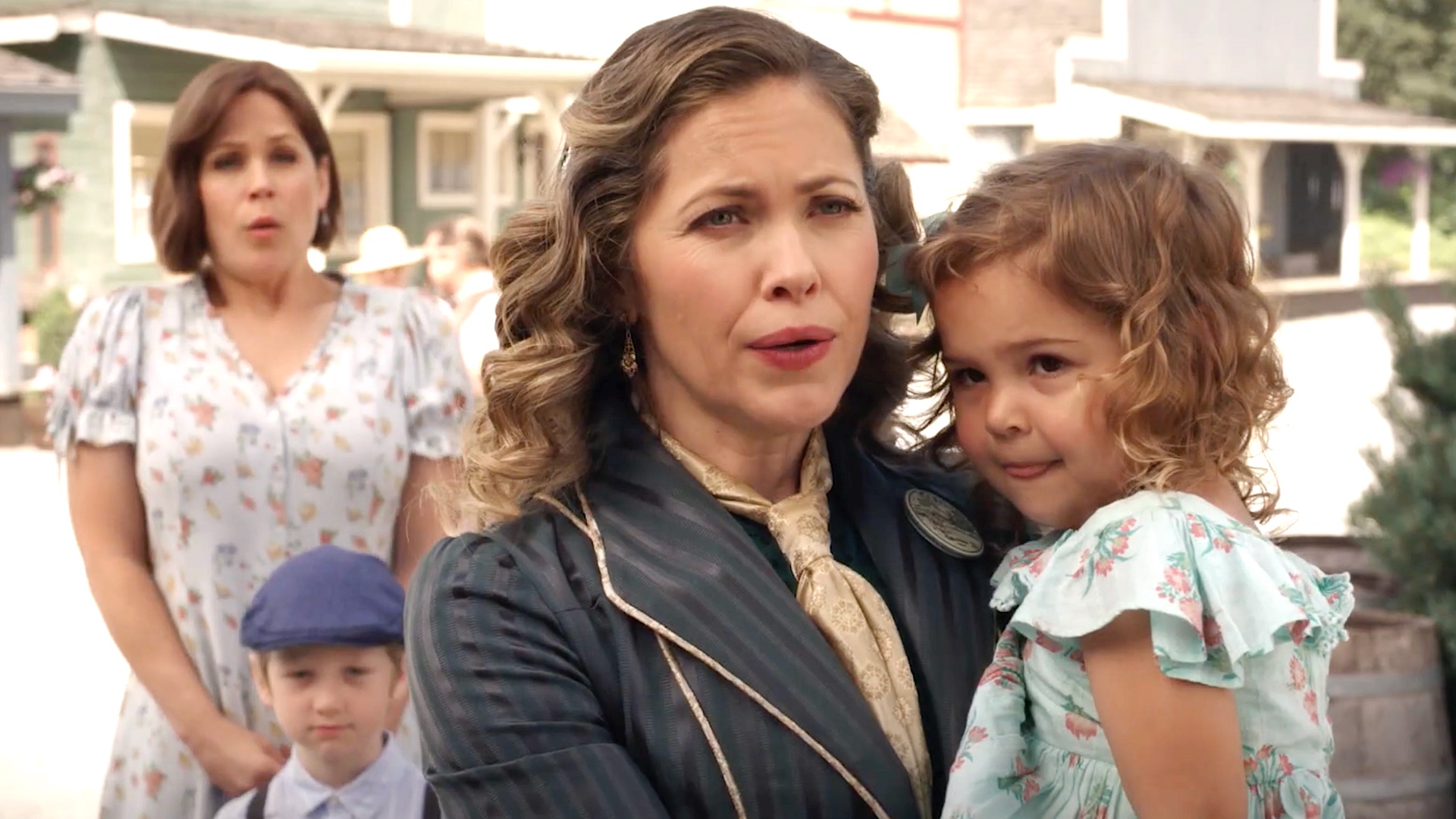 A spreading fire puts Hope Valley on edge in When Calls the Heart