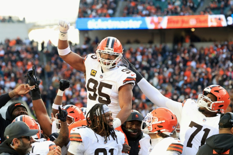 Broncos take top seed as Steelers, Panthers reach NFL playoffs