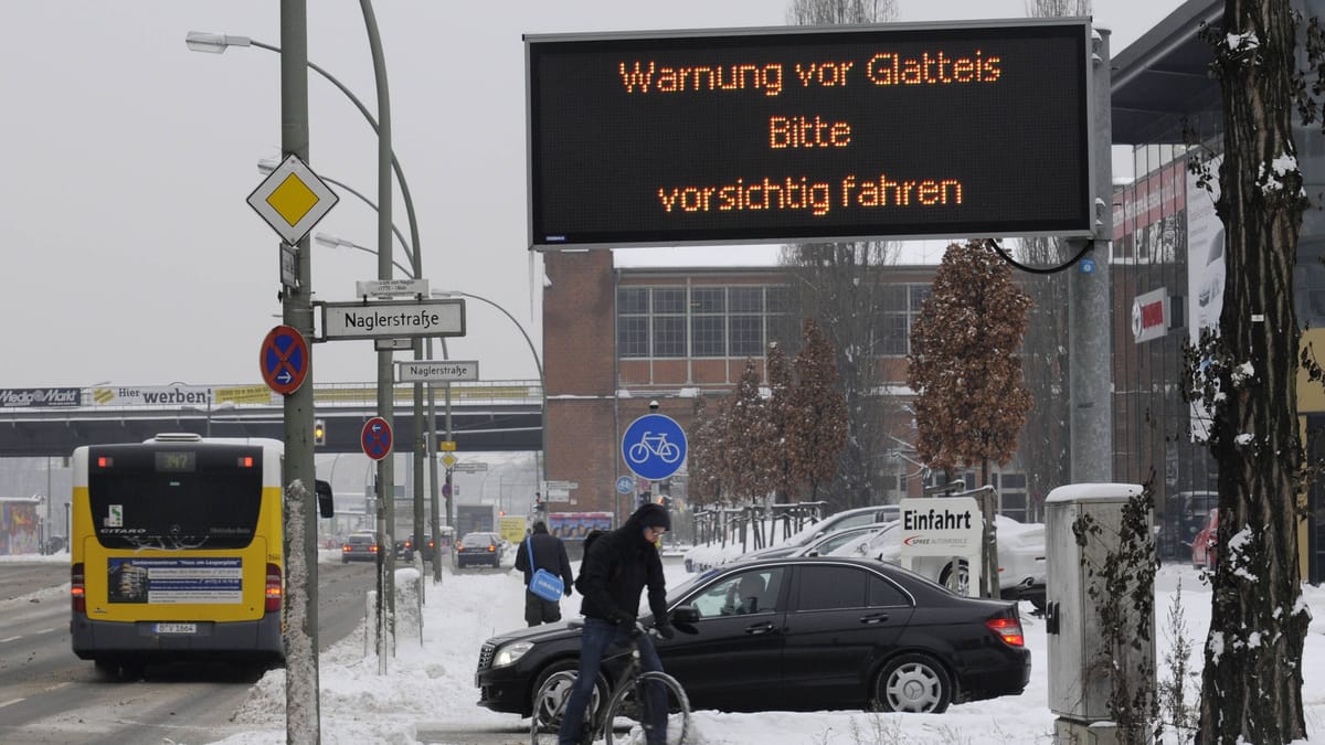 Eisige Kälte bringt Verkehr ins Rutschen