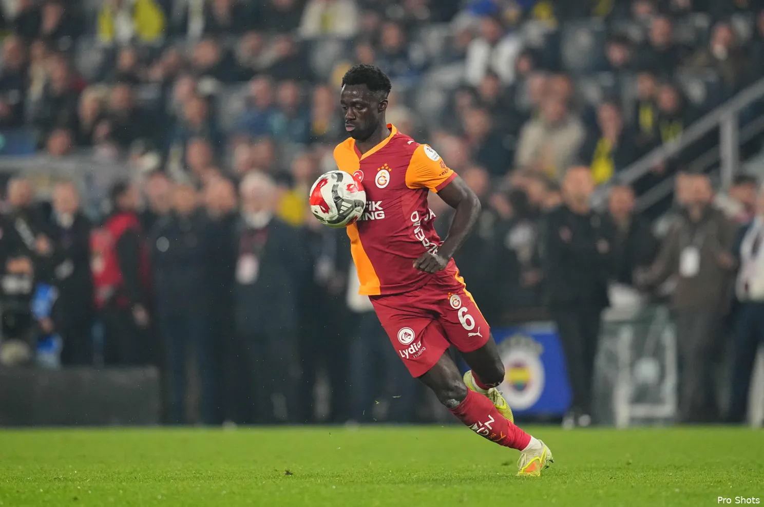 Buitenland: Oud-Ajacieden treffen elkaar in halve finale van Turkse ...