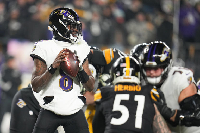 Rodgers and Steelers win AFC North, beating Ravens 26-24 after Loop ...