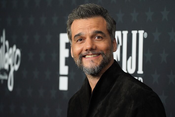 Wagner Moura chega ao tapete vermelho do Critics Choice Awards 2026 ...