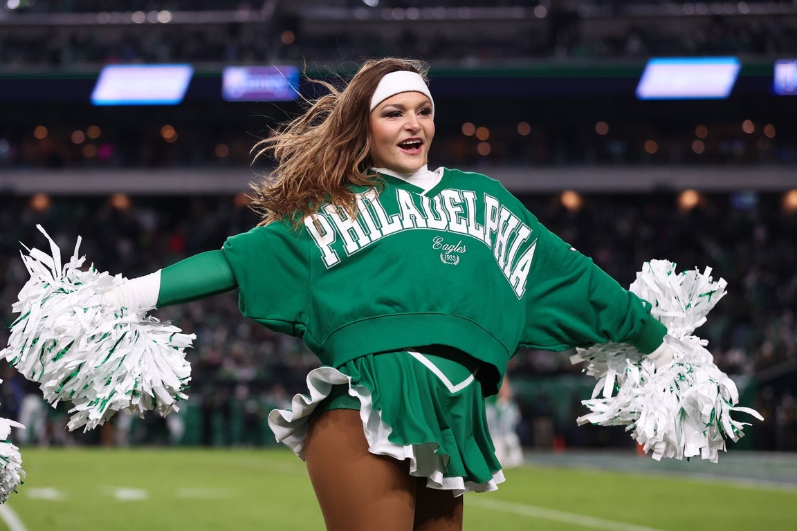 Stunning cheerleader photos from week 18 of the 2025 NFL season