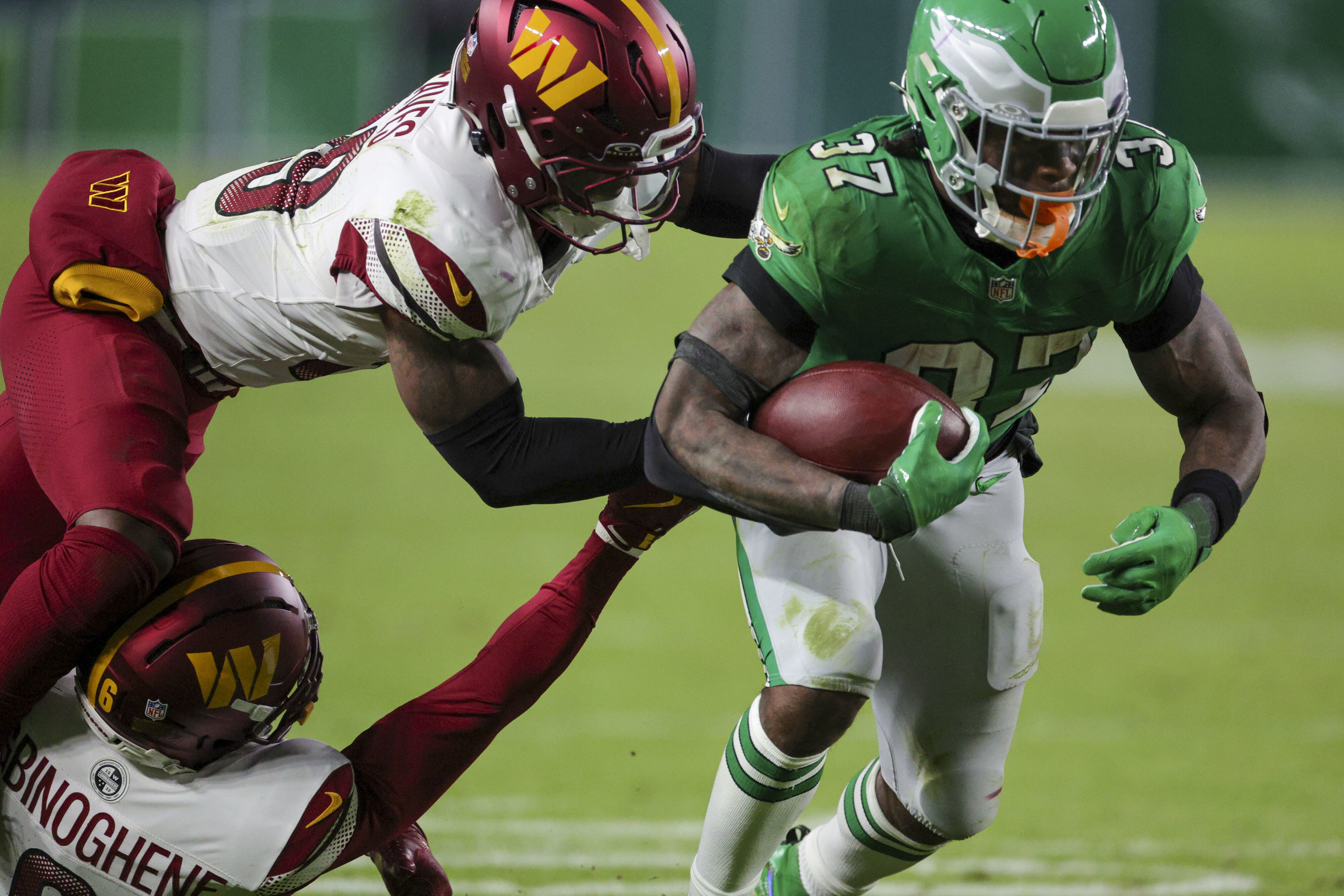 Eagles backups fall short against Commanders, squander chance to ...