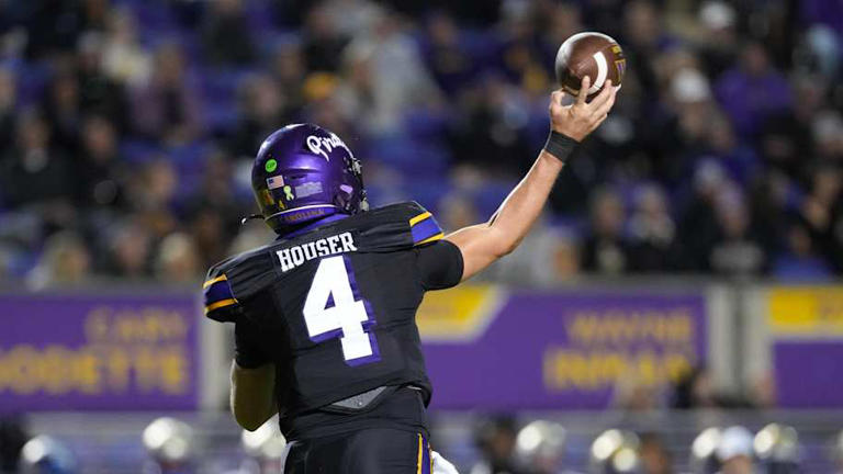 Expert predicts Illinois to land heralded transfer quarterback Katin Houser