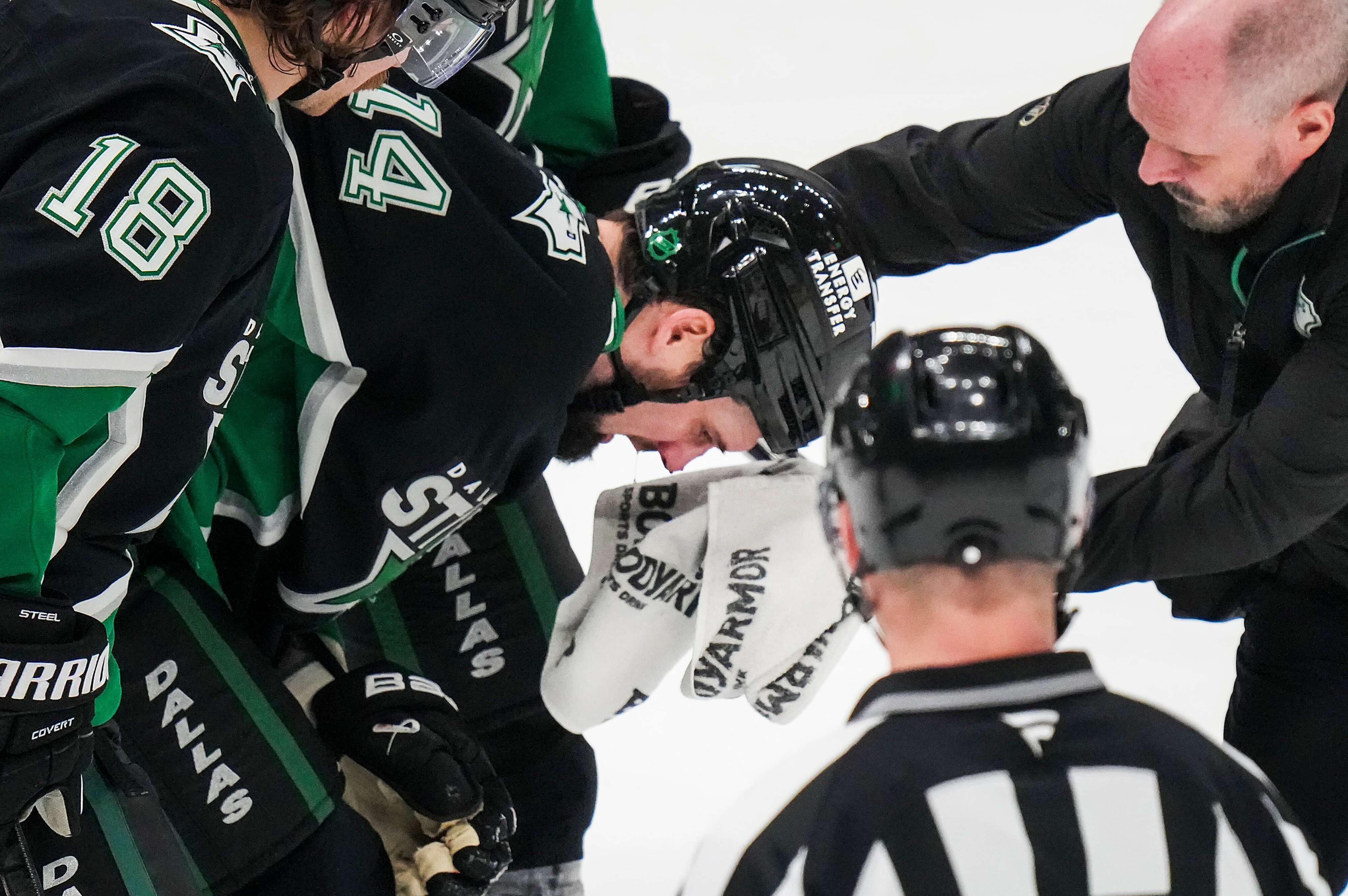 Stars captain Jamie Benn leaves matchup vs. Montreal early after ...