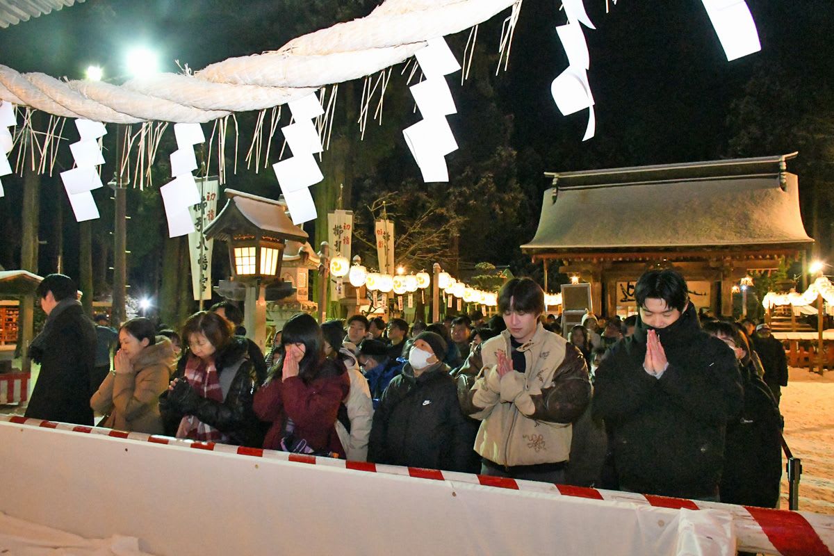 八戸市民「平穏な1年に」願う／東方沖地震