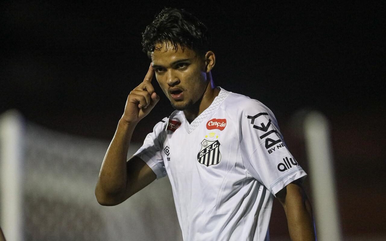 Matheus Xavier brilha e Santos vence Real Brasília na estreia da Copinha