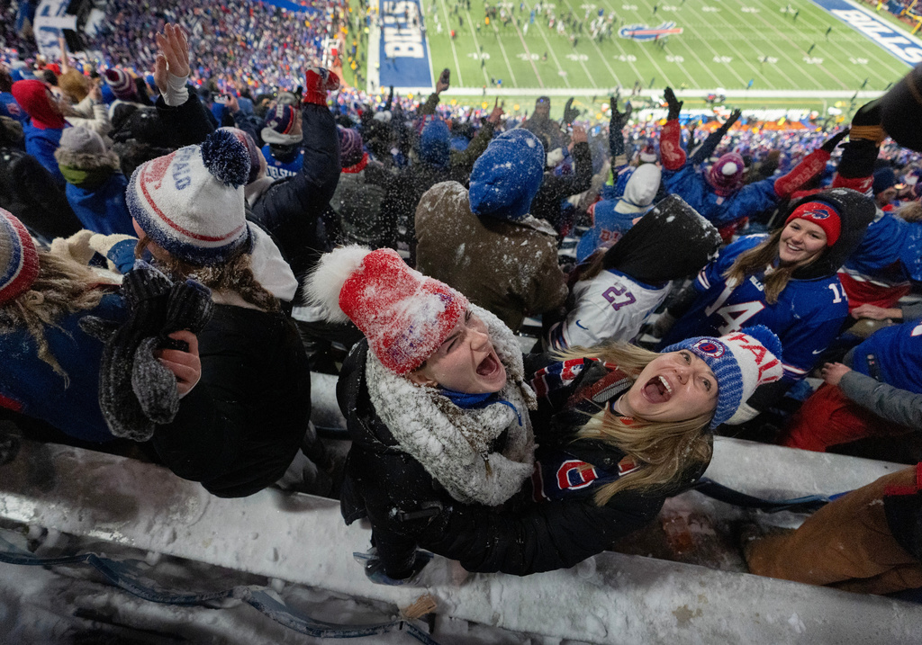 Bills celebrate home finale with 35-8 rout of the Jets in potential ...