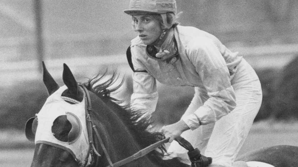 Diane Crump, the first female jockey to ride in the Kentucky Derby ...