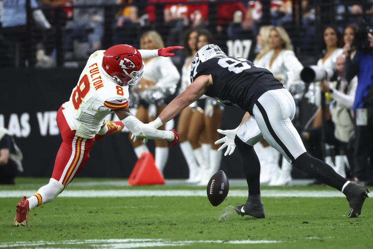 3 takeaways: Win, win for Raiders in season finale — PHOTOS