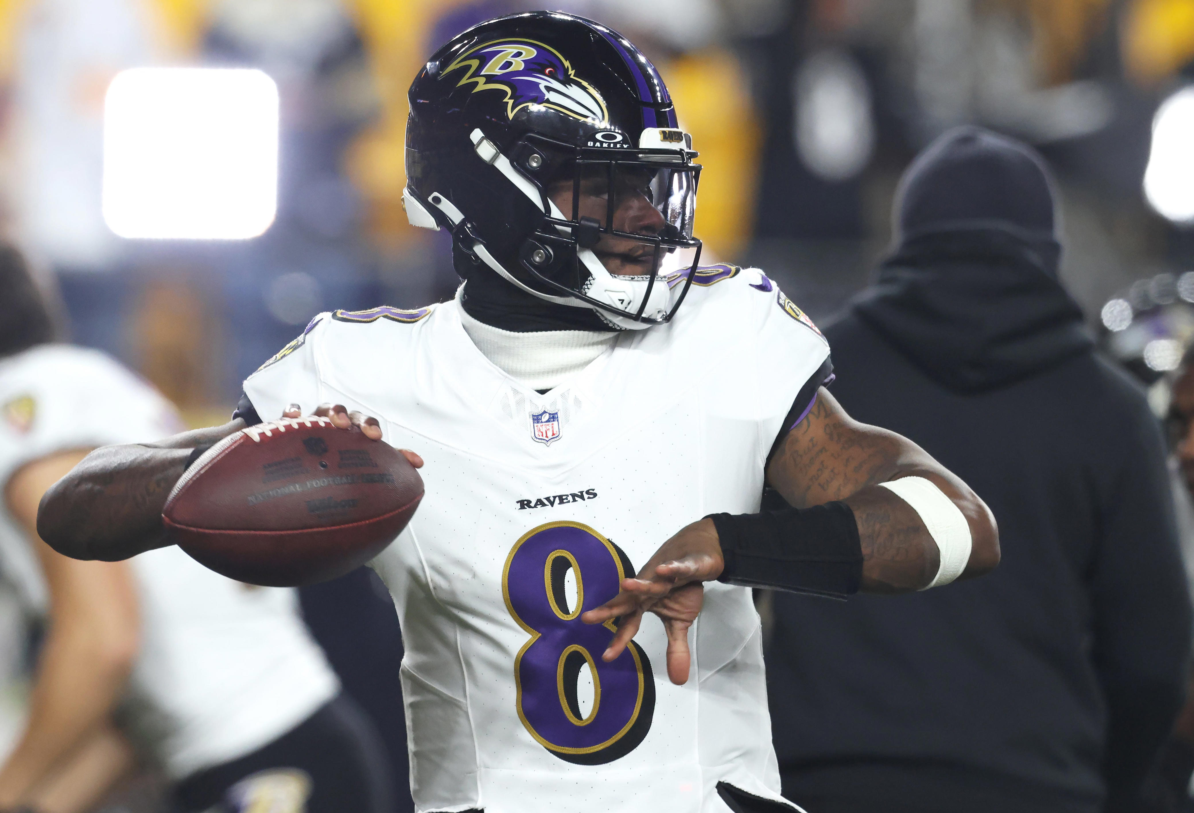 Ravens vs. Steelers: Baltimore leads 10-0 after a 40-yard Tyler Loop ...